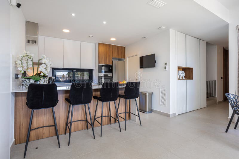 Open Plan Kitchen with Breakfast Bar and Sleek Finishes Editorial Image ...