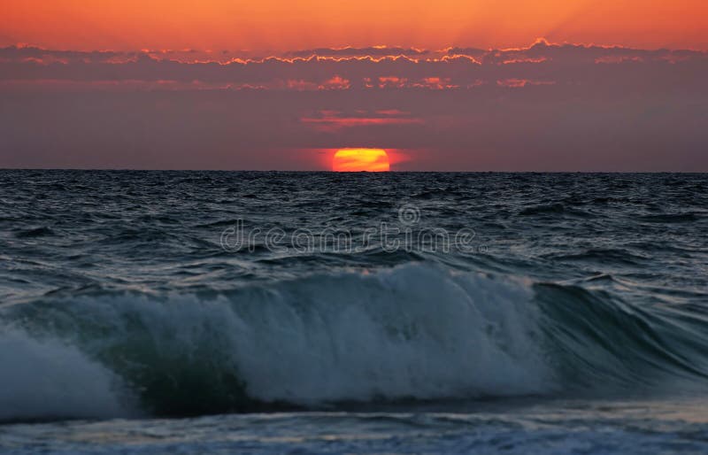 Bright Sunset Under the Sea Stock Image - Image of beam, round: 28901217