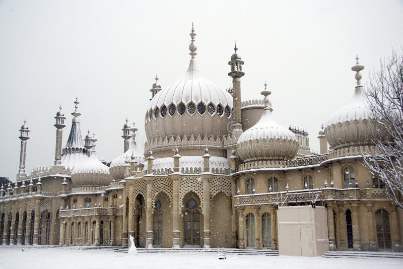 Brighton Pavilion in Heavy Snow Stock Photo - Image of brighton, white ...