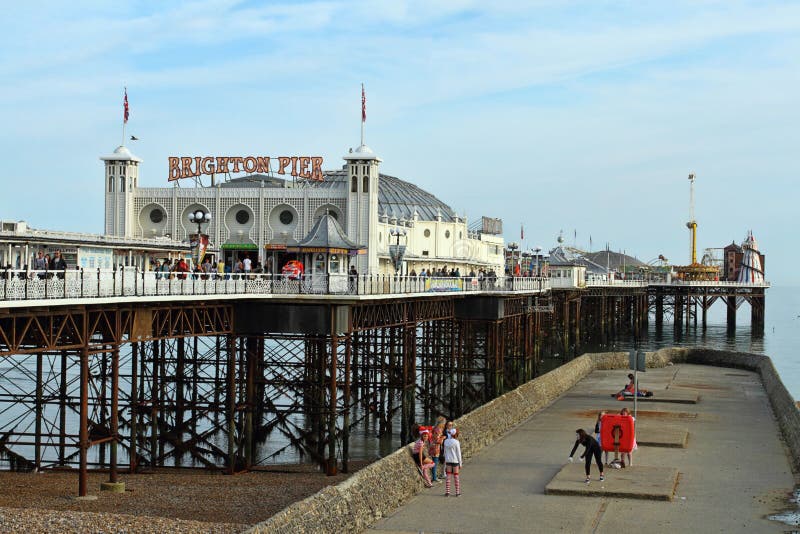 Brighton pier editorial stock image. Image of britain - 26177129
