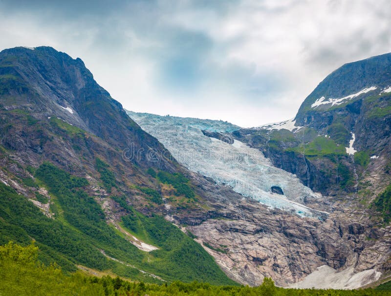 Briksdal-Gletscher Nahe Bei Altem, Norwegen Stockfoto - Bild von ...