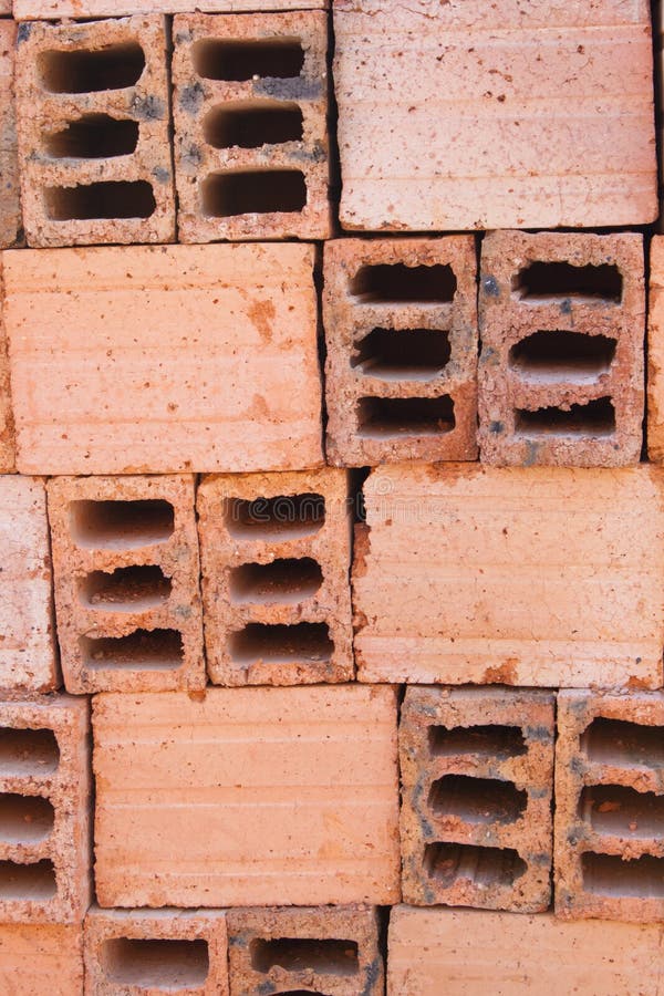 Briques creuses image stock. Image of groupe, jour, matériau - 43512361