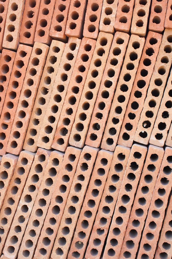 Briques creuses image stock. Image of groupe, jour, matériau - 43512361
