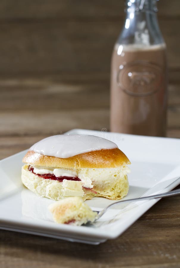 British Cream Bun stock image. Image of cutlery, particles - 31417555