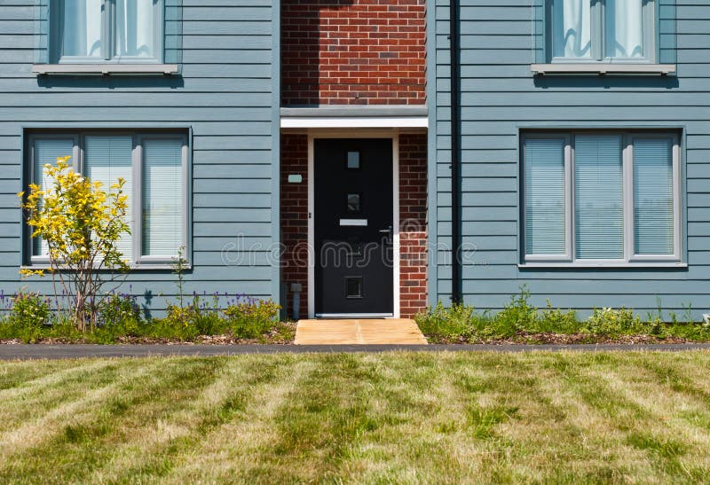 British house stock image. Image of copyspace, lawn, luxury - 32349471