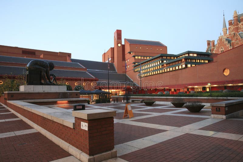 Newtons Statue. British Library Stock Photo - Image of library, bronze ...