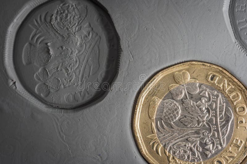 British One Pound Coin Print Stock Photo - Image of change, inflation ...