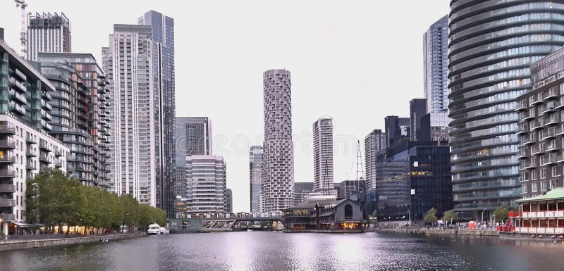 Broad view of Thames editorial image. Image of waterway - 296225780