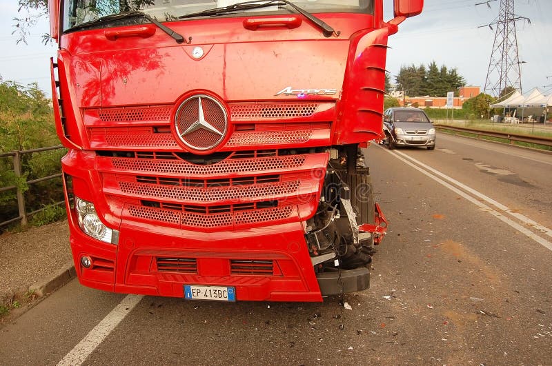 Broadside collision editorial photography. Image of drive - 39922132