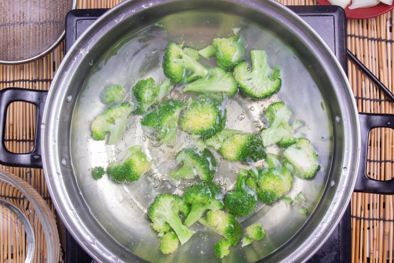 Broccoli boiling in a pan stock image. Image of chopped - 82217761