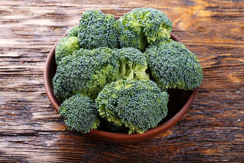 Broccoli in a clay dish stock image. Image of bowl, nature - 95830683