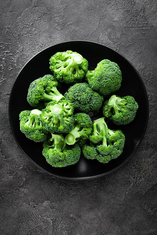 Broccoli. Fresh Broccoli on Plate Stock Image - Image of nutrition ...