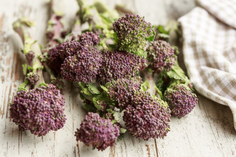 Broccoli Rabe Als Rapini Ook Worden Bekend Die Stock Foto - Image of ...