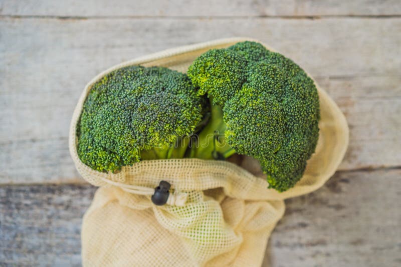 Broccoli in a Reusable Bag. Zero Waste Concept Stock Photo - Image of ...