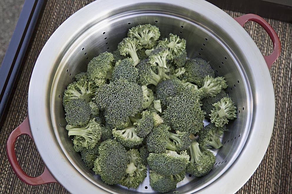 Broccoli in Steamer Tray 2 stock image. Image of tray - 14649365