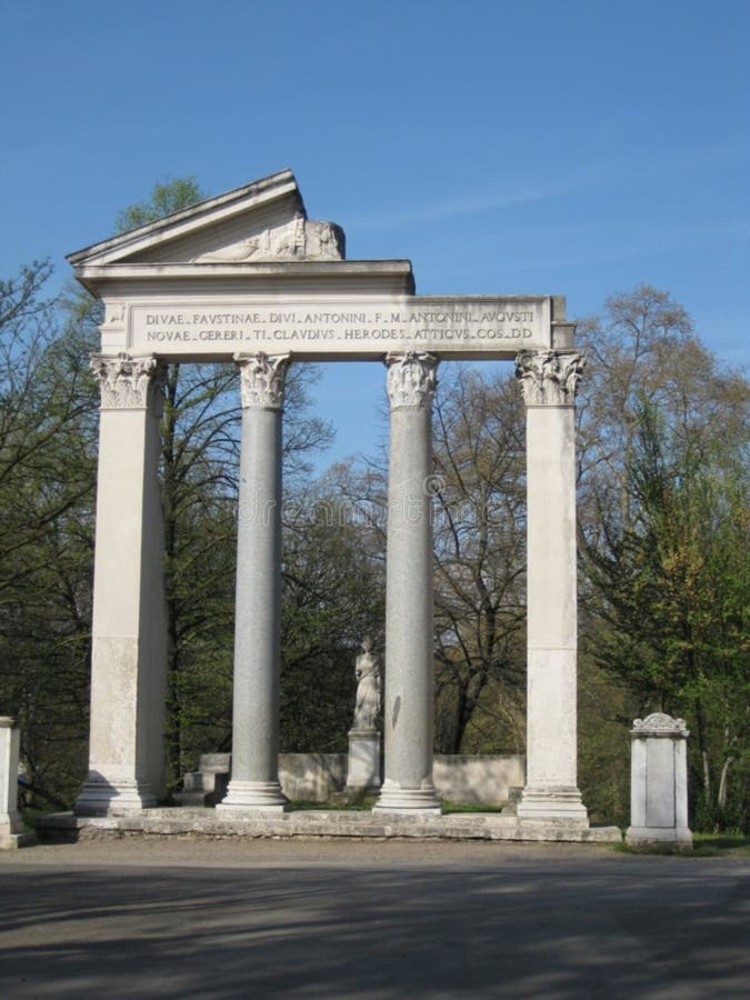 Broken-ancient-arch Picture. Image: 87862424