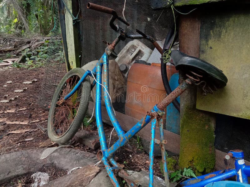 Broken bike in a warehouse stock image. Image of warehouse - 281381373