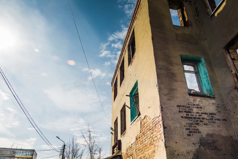 Broken Brick House stock image. Image of concrete, architecture - 92807773