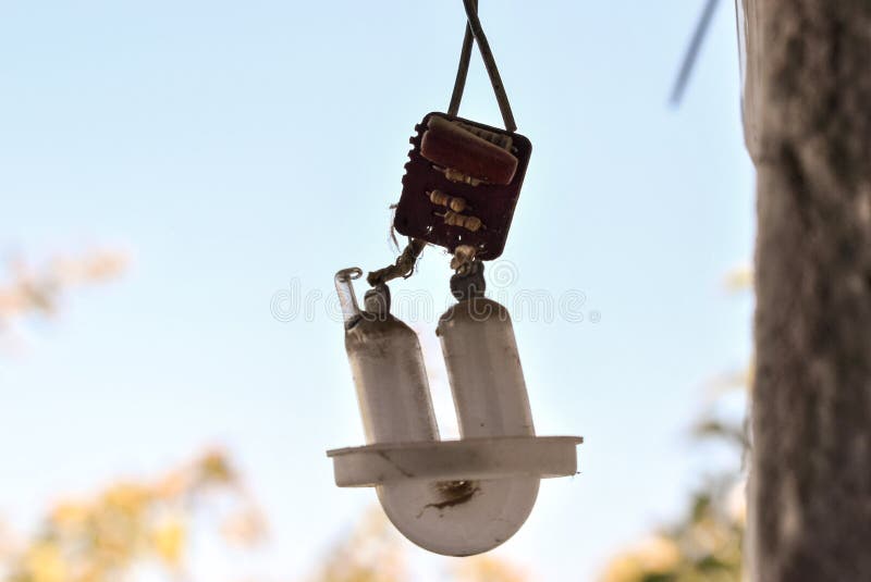 Broken bulb stock image. Image of bulb, daylight, broken - 87866521