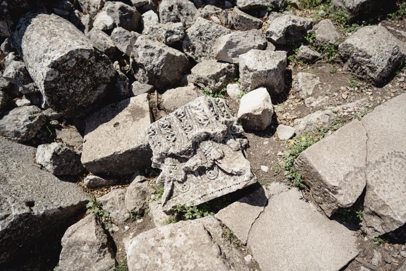 Broken Classic Ancient Column Stock Image - Image of abandoned, culture ...