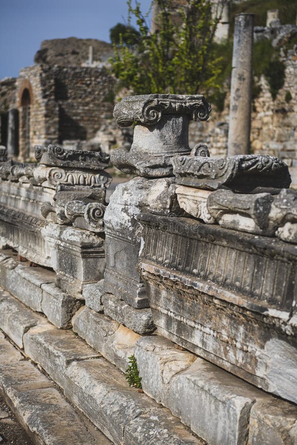 Broken Classic Ancient Column Stock Photo - Image of pillar, abandoned ...
