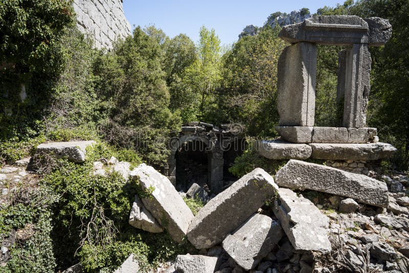 1,458 Broken Ancient Greek Column Stock Photos - Free & Royalty-Free ...