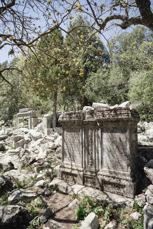 1,373 Broken Column Roman Stock Photos - Free & Royalty-Free Stock ...