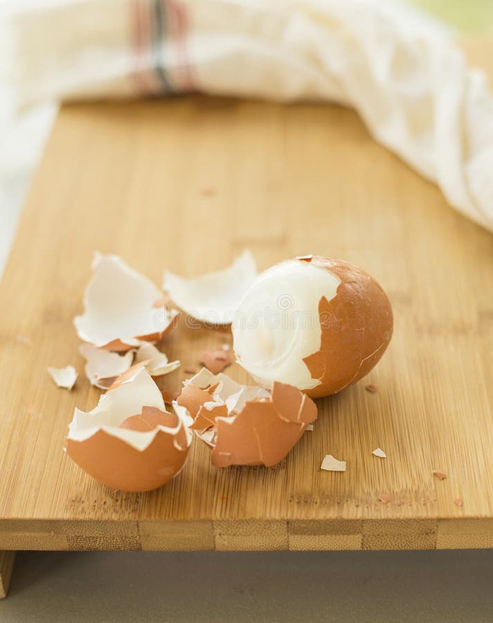 Broken Egg Shell on Wooden Cutting Board Stock Image - Image of cooking ...