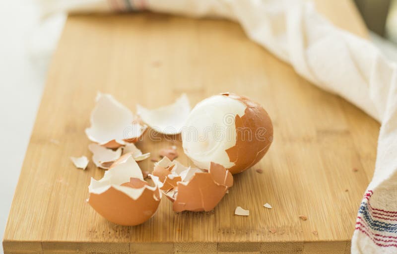 Broken Egg Shell on Wooden Cutting Board Stock Image - Image of chicken ...