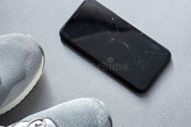 Broken Glass on Smartphone Screen, Drop Phone Stock Photo - Image of ...