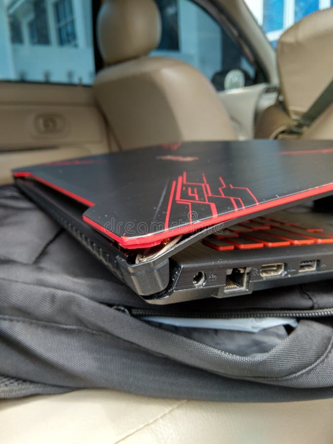 Broken laptop stock image. Image of laptop, broken, drop - 161321681
