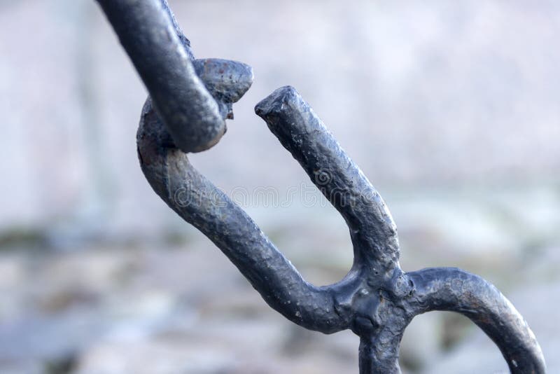 The Broken Link of an Old Rusty Chain Stock Image - Image of connection ...