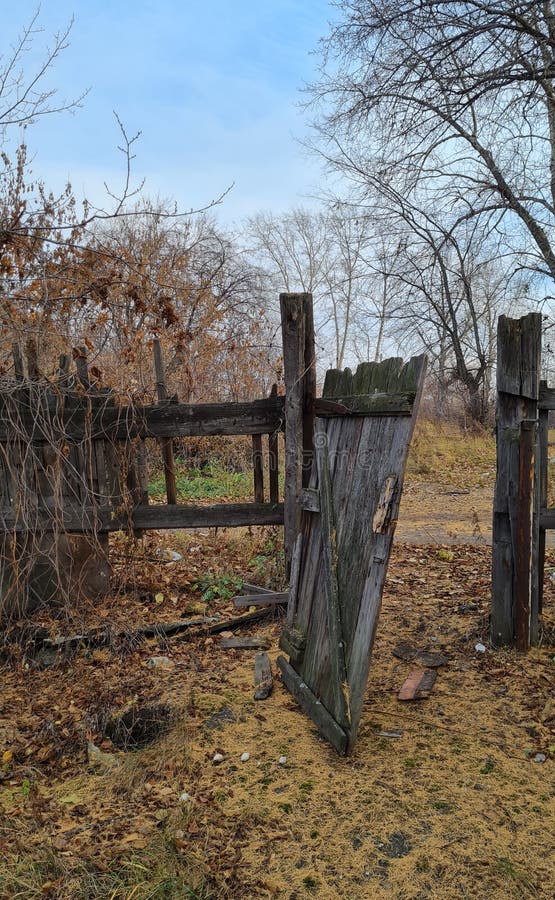 532 Broken Garden Gate Stock Photos - Free & Royalty-Free Stock Photos ...