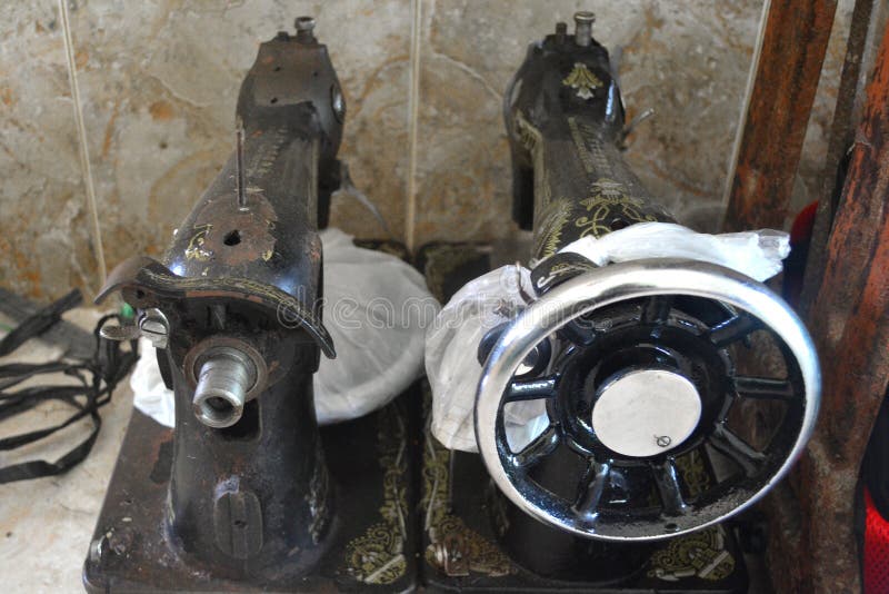 Broken old sewing machine stock image. Image of place - 215989839