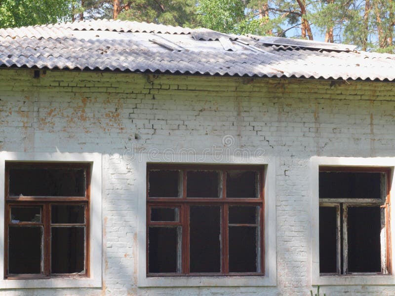 Broken Old Window in an Abandoned House Stock Photo - Image of wall, glass: 366554290