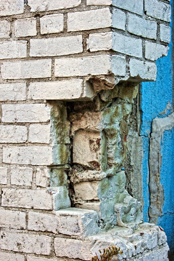 Broken white brick wall stock image. Image of home, exterior - 7053021
