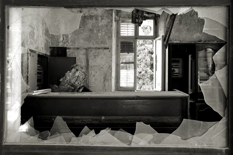 Broken window crime scene stock image. Image of shattered - 47130341