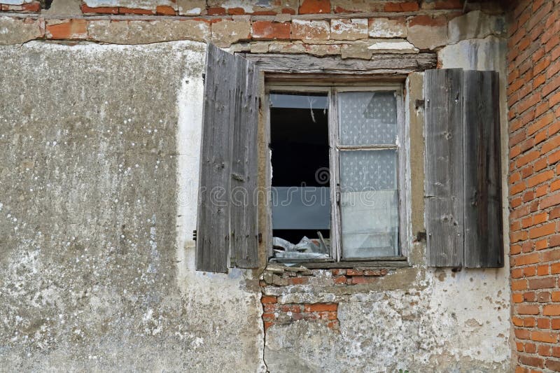 15,418 Crumbling Wall Stock Photos - Free & Royalty-Free Stock Photos ...