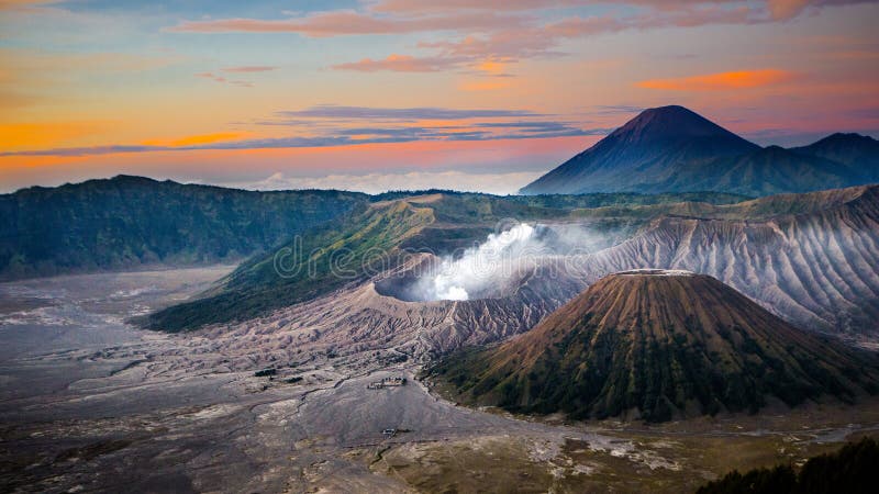 Bromo-Vulkan stockfoto. Bild von sonnenaufgang, landschaft - 99798576