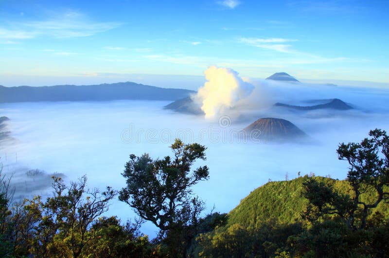 Bromo berg arkivfoto. Bild av vulkan, java, sikt, indonesisk - 93710804