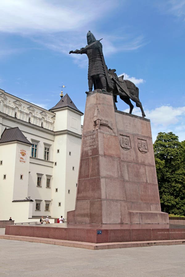 Bronsmonument Aan Groot Duke Gediminas, Vilnius, Litouwen Redactionele ...