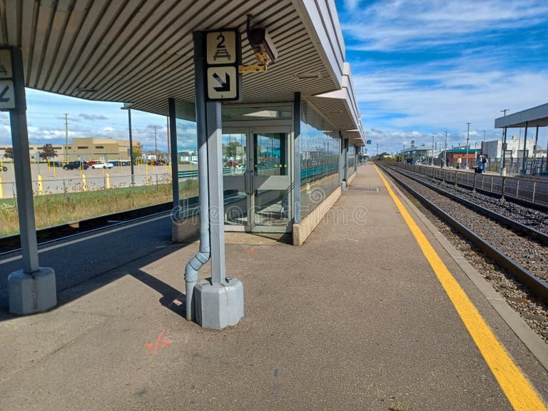 Bronte GO train station editorial image. Image of journey - 371157685