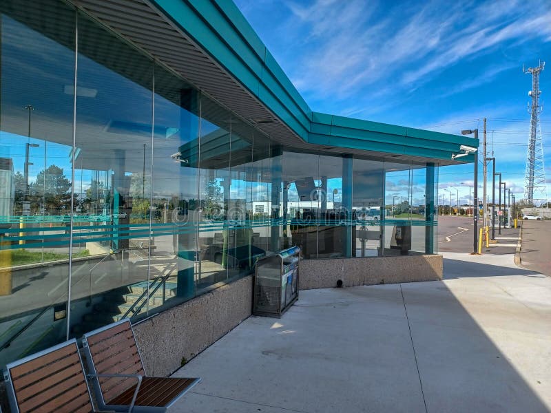 Bronte GO train station editorial stock image. Image of journey - 384221234