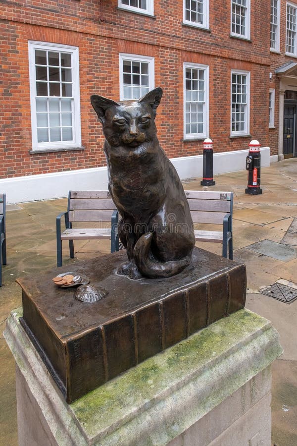 Bronze Cat Statue on a Book Editorial Image - Illustration of sculpture ...