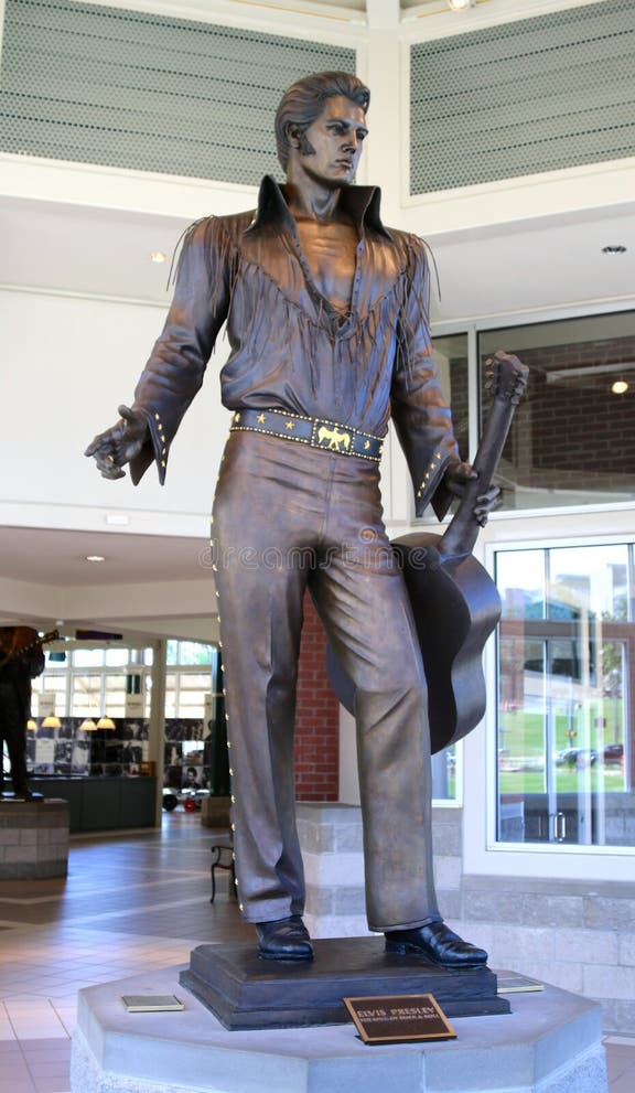 Elvis Presley Bronze Statue Editorial Stock Image - Image of rock ...