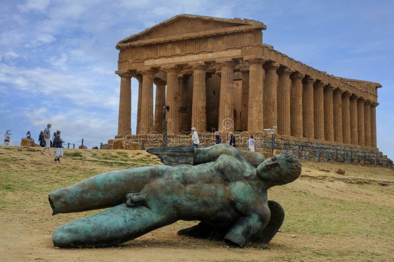 Ikaro Caduto Statue of Igor Mitoraj in Agrigento, Sicily Editorial ...