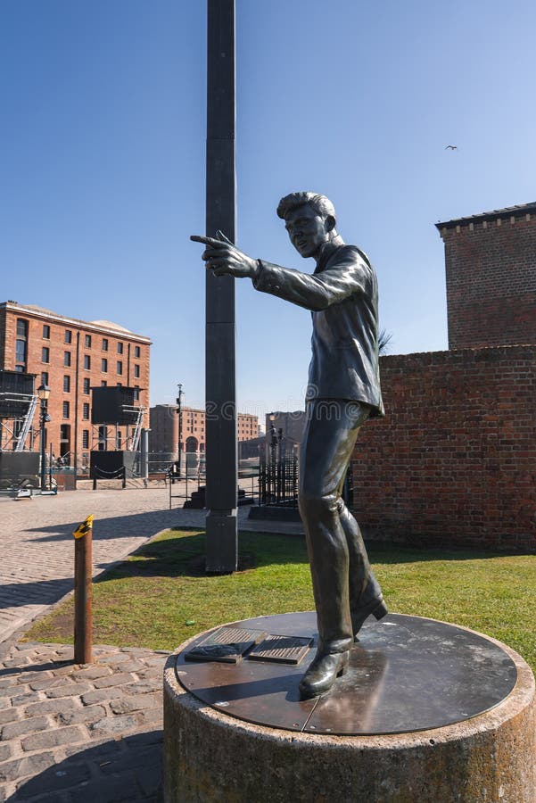Bronze Statue in Albert Dock Area with Historic Brick Buildings ...