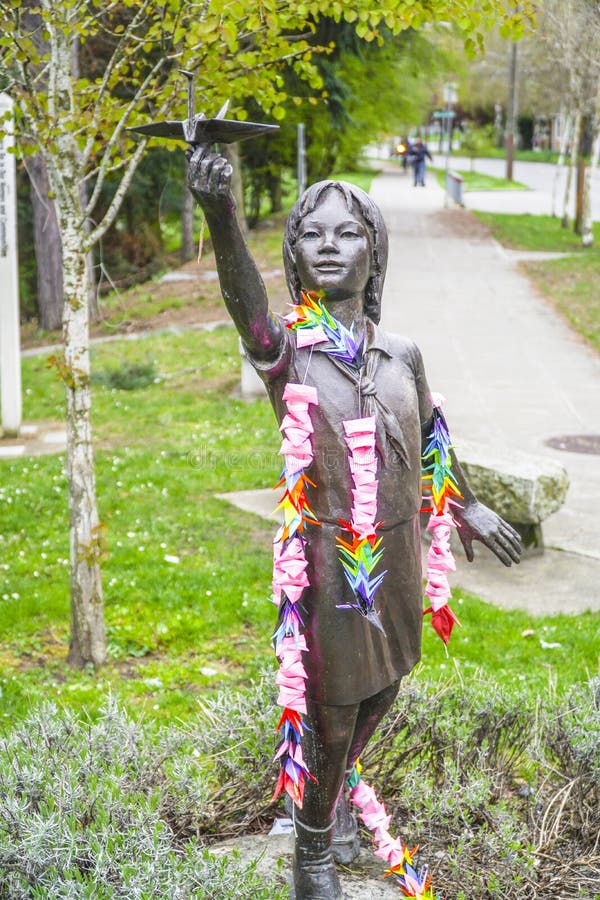 Bronze Statue of Sadako Sasaki in Seattle - SEATTLE / WASHINGTON ...