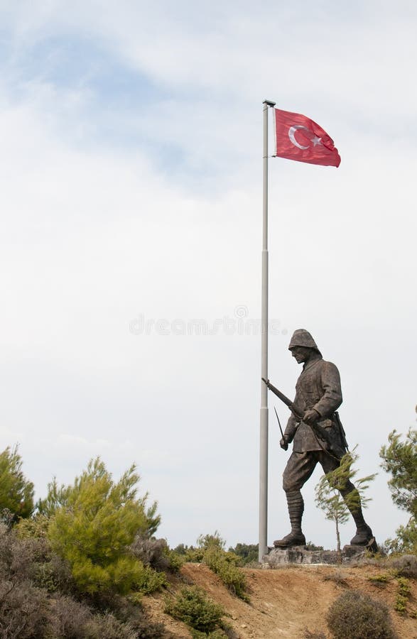 Bronze Statue of Turkish Soldier Gallipoli. Stock Photo - Image of ...