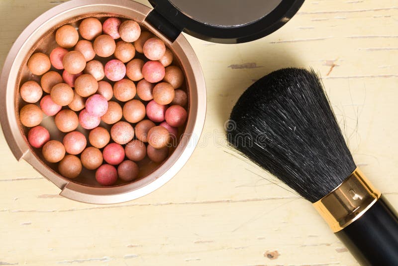 Bronzing Pearls and Makeup Brush Stock Image - Image of black, bronzing ...
